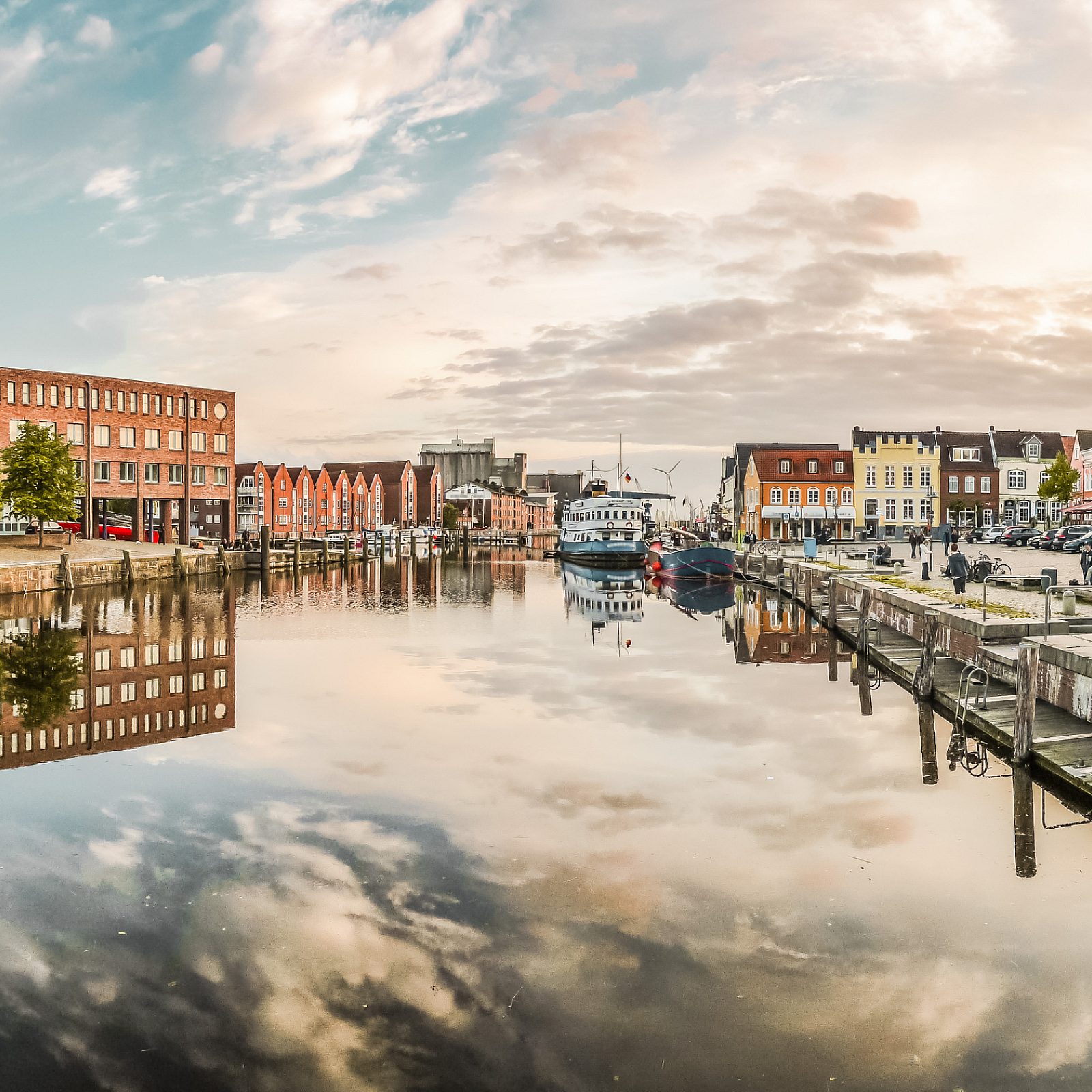 What does "Ultra High Frequency (UHF)" mean? • GlobeAir