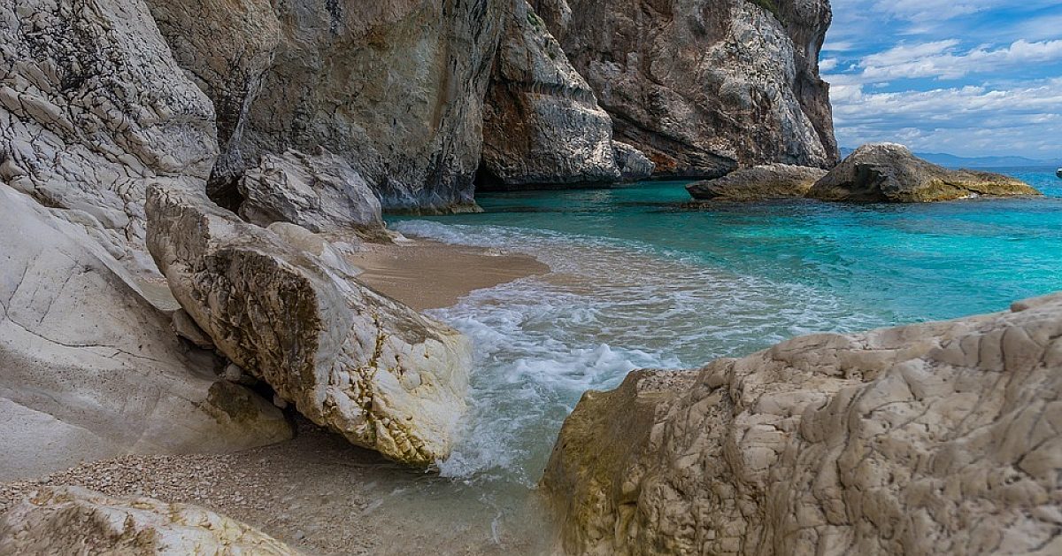 Private jet to Figari starting at €5,500 • GlobeAir