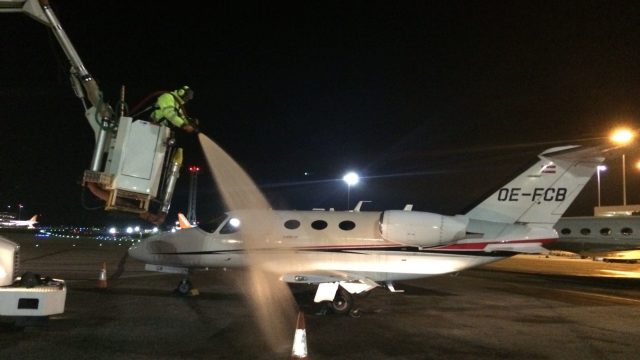 De-icing measures for private jets • GlobeAir